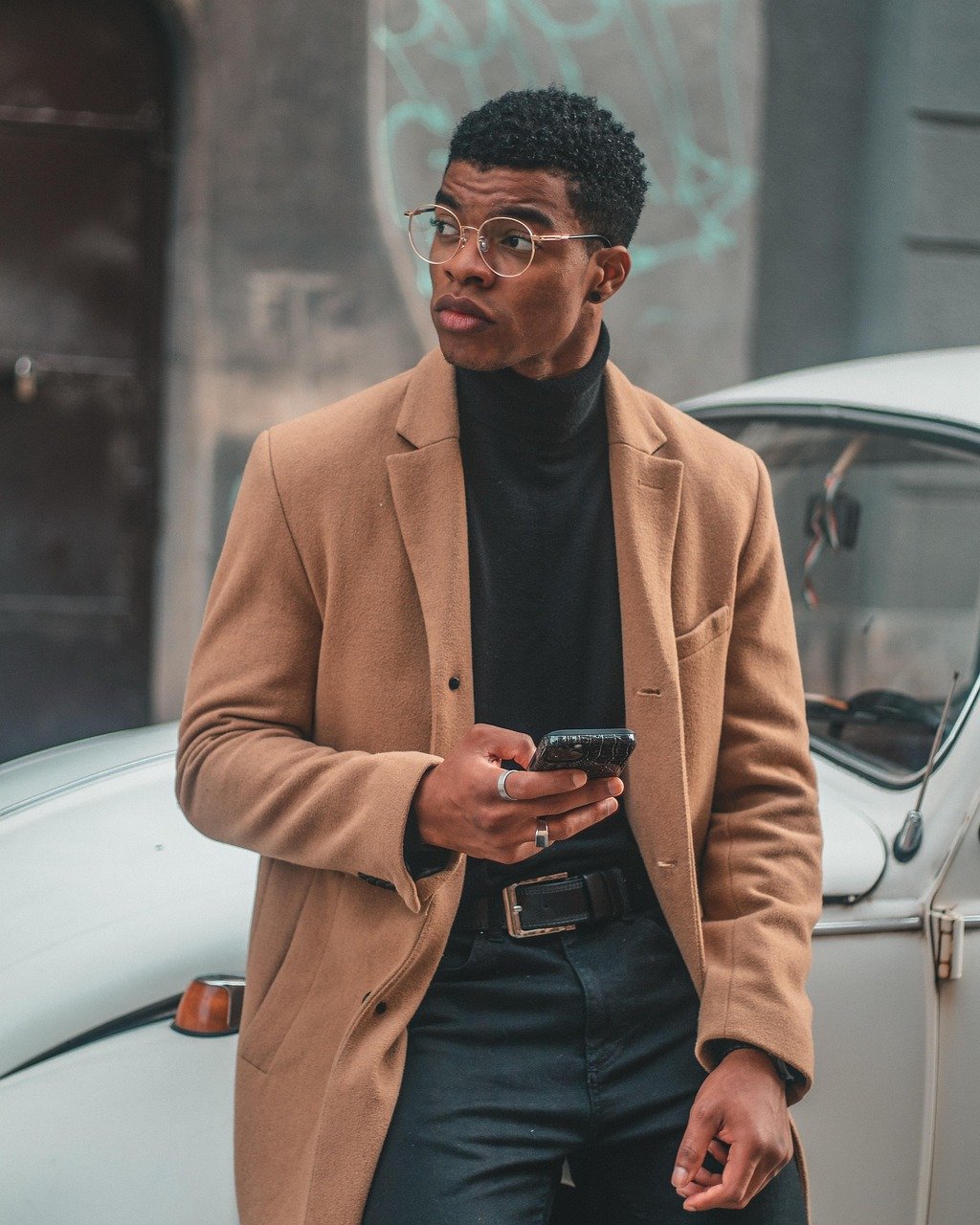 Tendencias de moda masculina 2025: Guía definitiva | estilosdehombre.com
